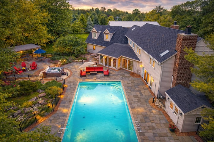 Lighthouse | 9br Resort · Pool · Arcade · Hot Tub - Hidden Valley Lake, Cedarburg