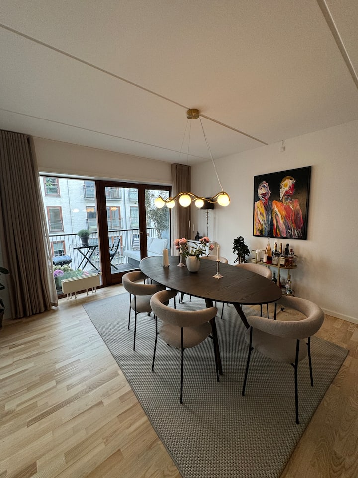 Fredfyldt Hjem Ved Kanalen - Copenhagen