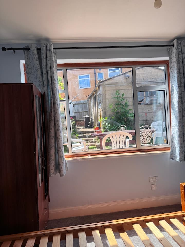 Private Room With Kitchen - Ruislip