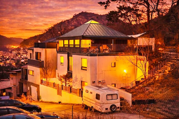 [Bts & Kpop 진짜팬을 위한 스테이 3f] 무료픽업, 경복궁 인접, 산뷰, 건축가집 - 신창면