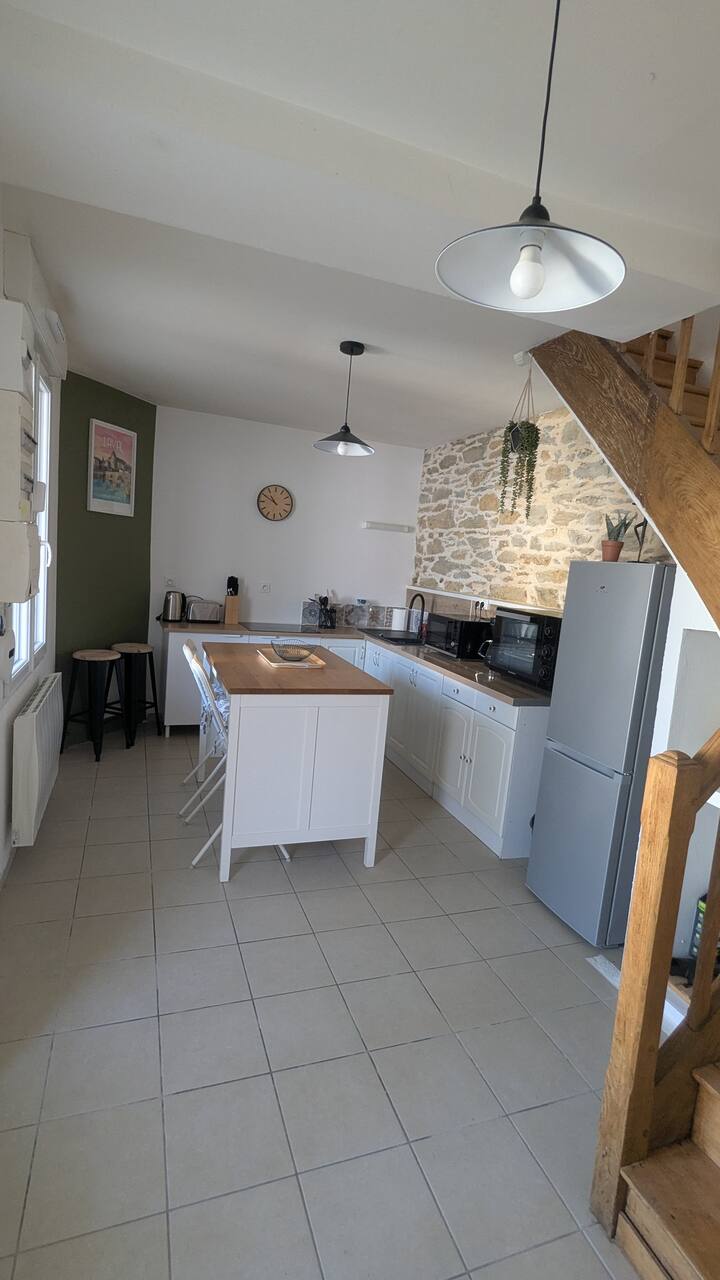 Charmante Maison Rénovée Avec Terrasse - Laval, France