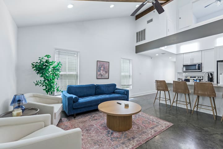 New-acadiana Gem-king-cajun Luxury-golden Location - Lafayette, LA