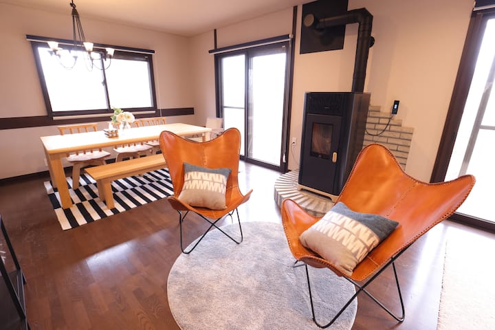 【最大12名】5ldkのラグジュアリーヴィラ／ 最新式暖炉で暖まる冬旅を／妙高・赤倉スキー場すぐ - Japan