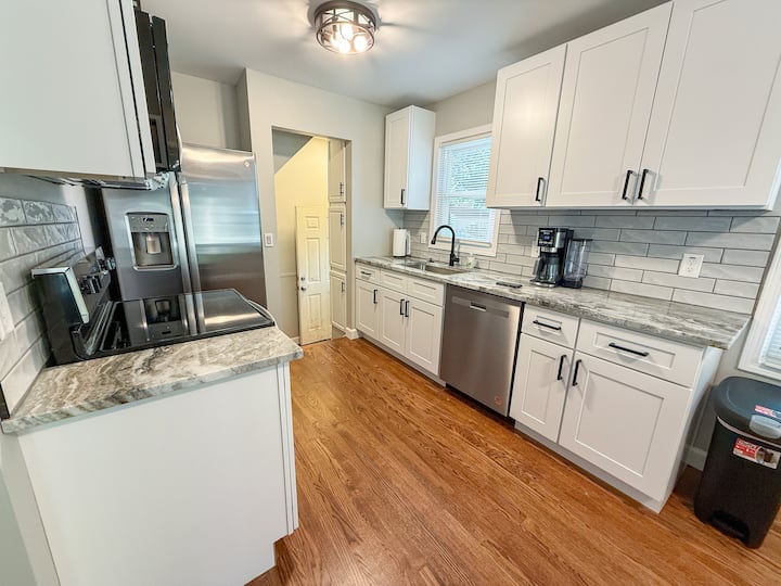 Charming 3/1 New Everything! - Livonia, MI