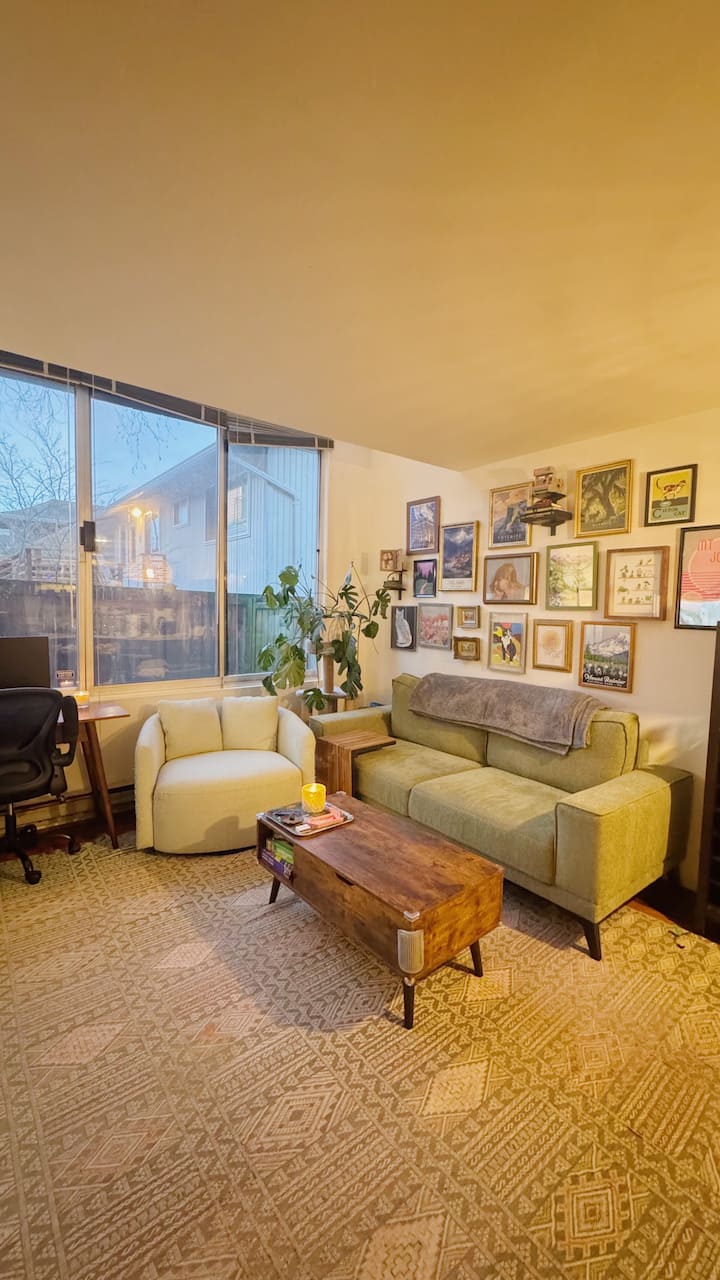 Walkable Gem Near Capitol Hill - Seattle, WA