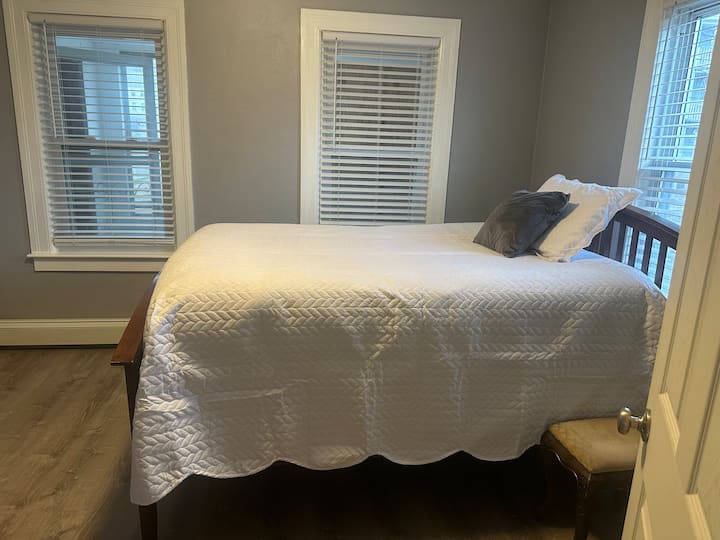 Bleu Grey Maison | Cozy 1br W/ Yard & Shared Space - Thompson, CT