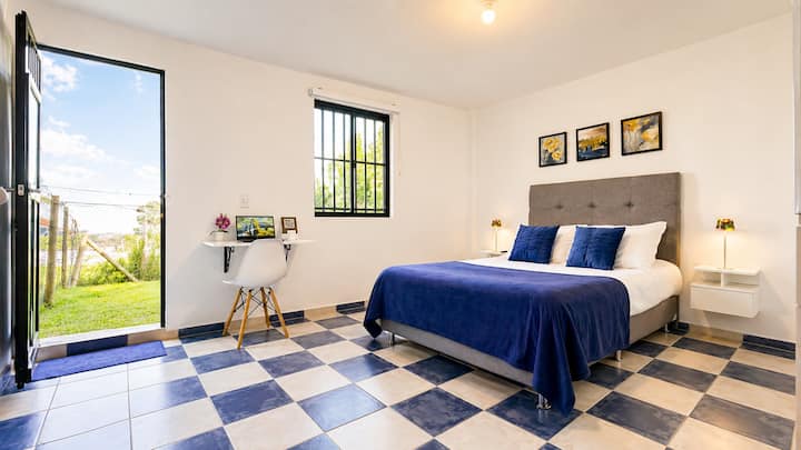 Patio Privado | Parking | Frente Mall San Nicolas - Rionegro