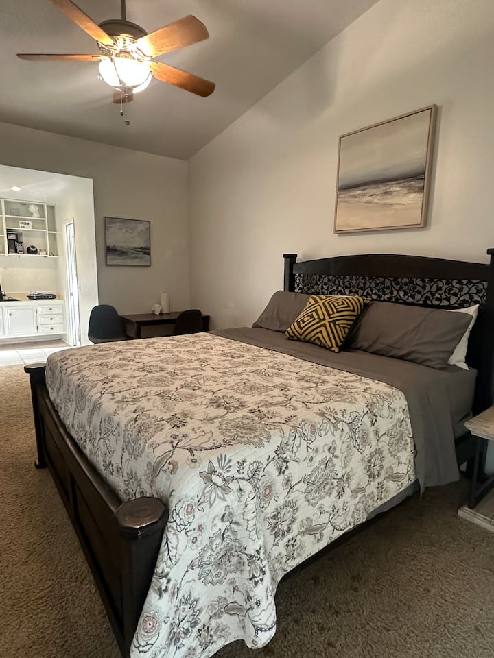 Lancaster Attach Private Studio - Lancaster, CA