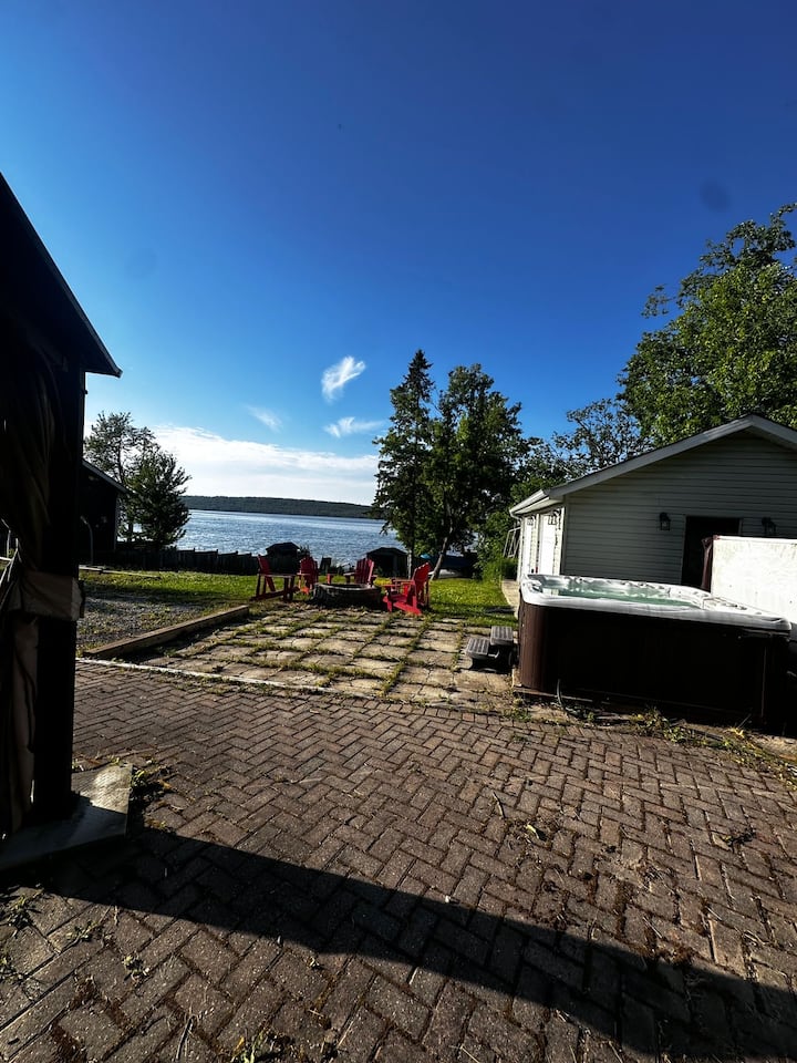 Fully Loaded Cottage On The Lake - Barrie