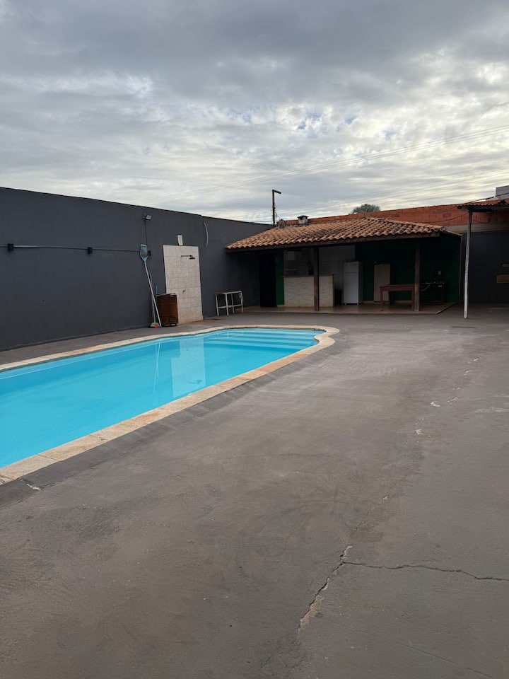 Casa Grande Acomoda 20 Pessoas. - Barretos