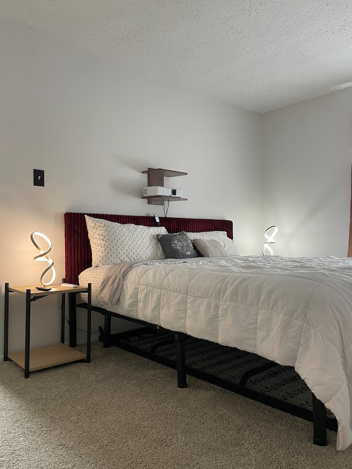 Bright, Stylish Retreat With Cozy Modern Vibes - Virginia Beach, VA