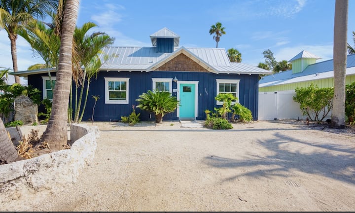 New!~heated Pool! Steps To The Beach! Sailfish - Anna Maria Island, FL