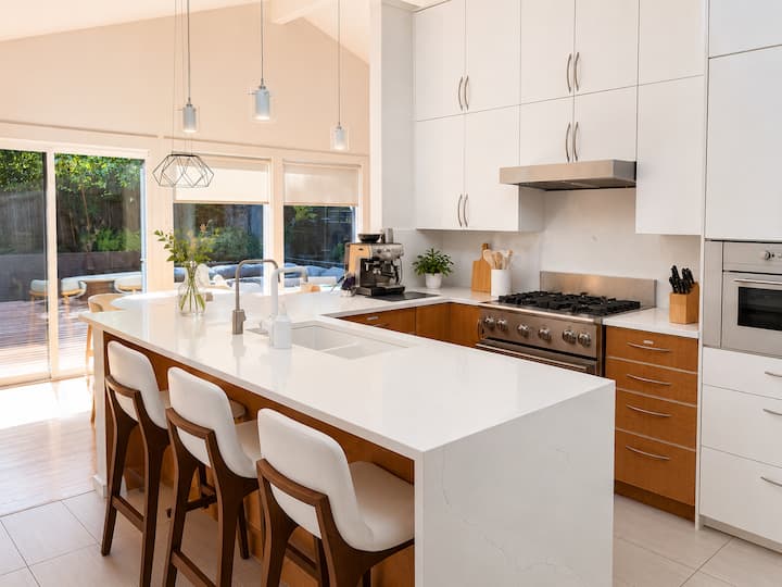 Spacious 3-bed Suite Near Ferry & Beach - Tsawwassen