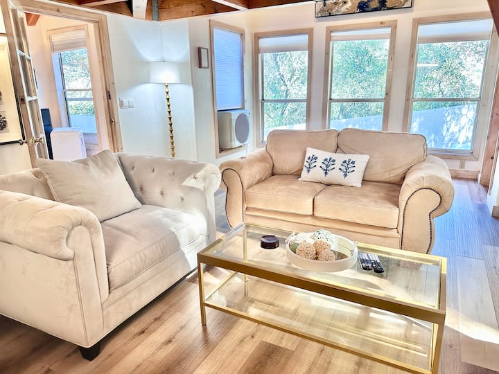 Private Spacious Canyon Hideaway W/ 2 King Beds! - Calabasas, CA