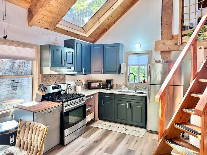 Private Spacious Canyon Hideaway W/ 2 King Beds! - Topanga, CA