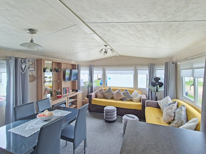 Black Sheep Retreat - Rhyl