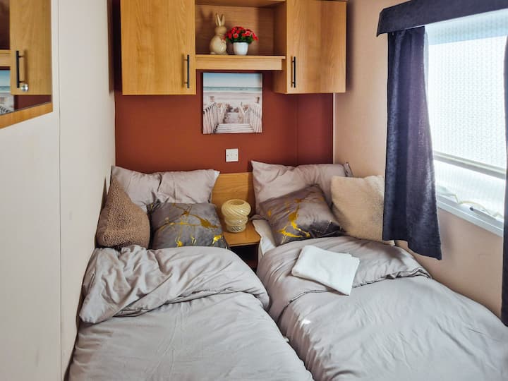 Black Sheep Retreat - Rhyl