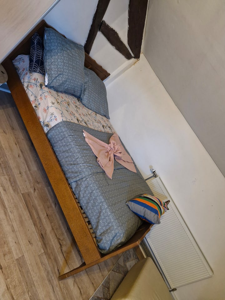 Grande Chambre Dans Une Maison - Liège