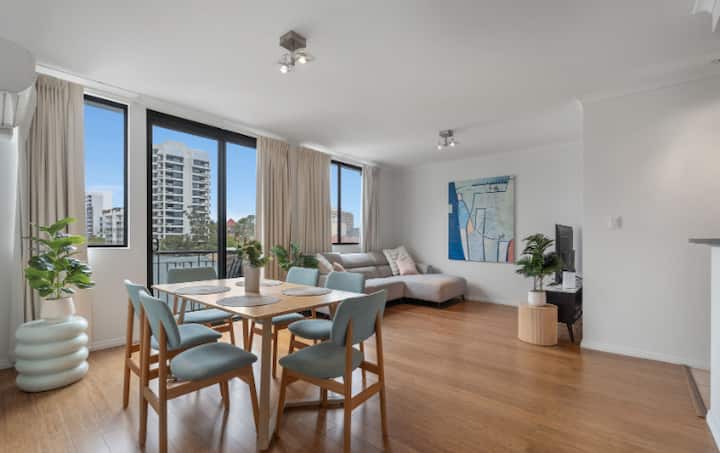 Central Urban Nest – Pool, Gym & Free Parking - Perth