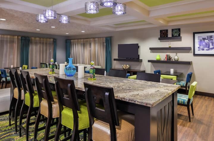 Stylish 3 Units W/ Parking & Breakfast - Eugene, OR