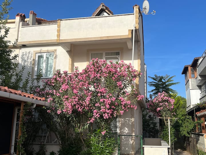 Merkezi Konumda Büyük Villa - Çanakkale