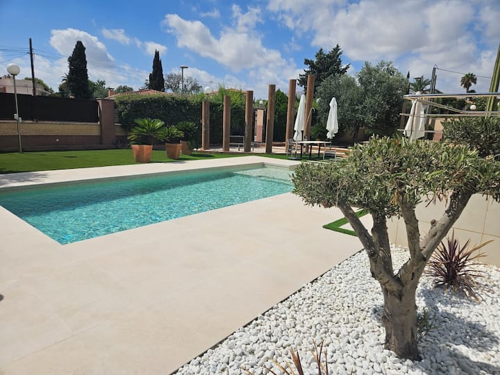 Casa Con Piscina Privada  Y Tv 98” - Elche