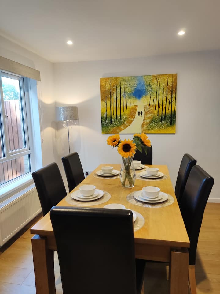 3 Bed House, 8 Quests Parking, Garden, Children - Bournemouth