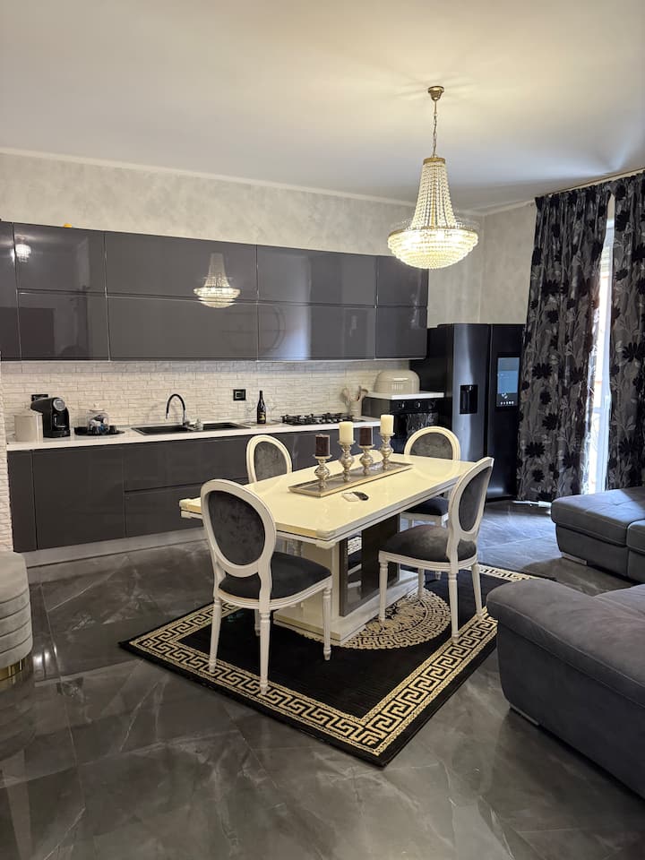 Accogliente Trilocale
Elodie Apartments - Vercelli