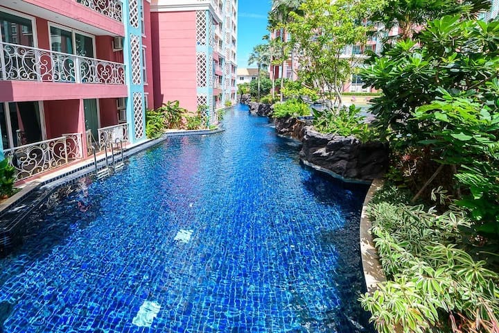 绝佳大面积一居室Grande Caribbean拥抱蓝天泳池景-高速网络-洗衣机-双电视 - Pattaya City