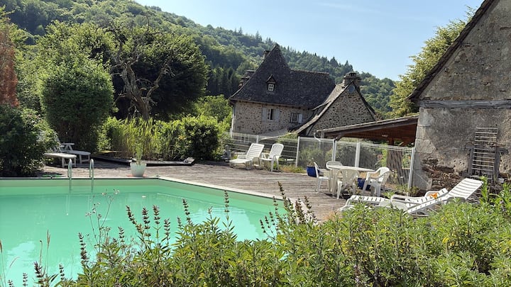 Grande Maison Authentique Nature - Cantal