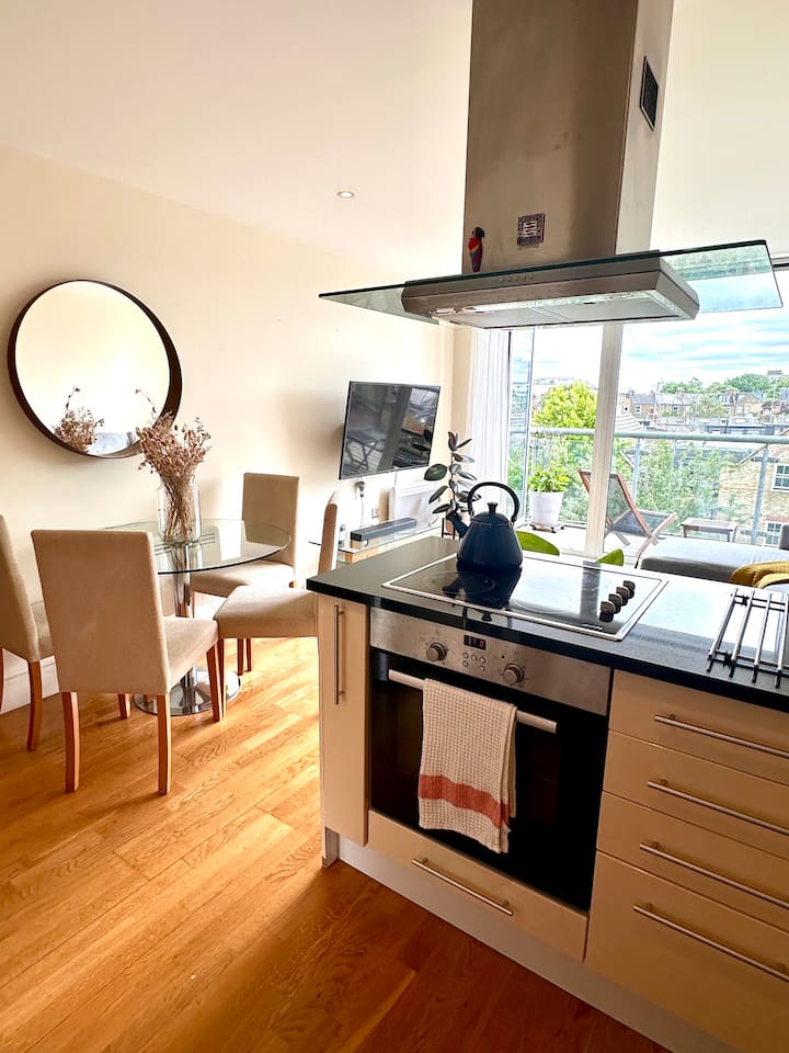 Modern Flat In Arsenal/ Central London - Anglia Ruskin University, London - Farringdon Building