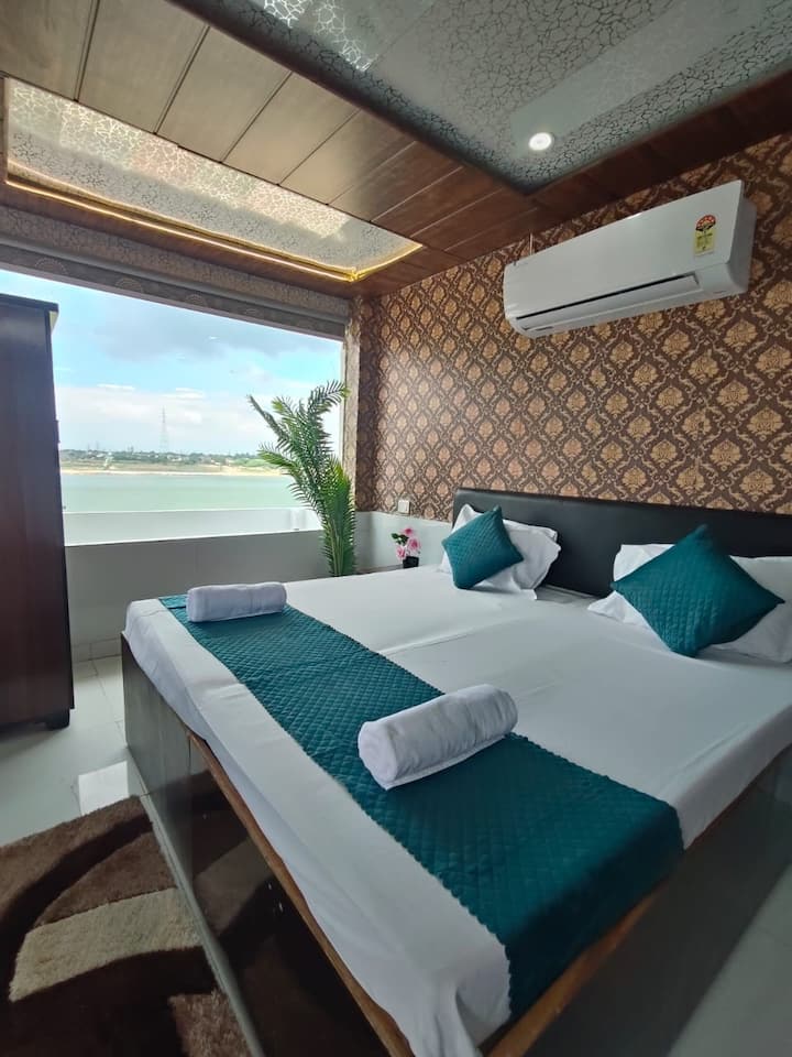 6 Luxury Bedrooms With Ghat View At The Ghat House - Varanasi