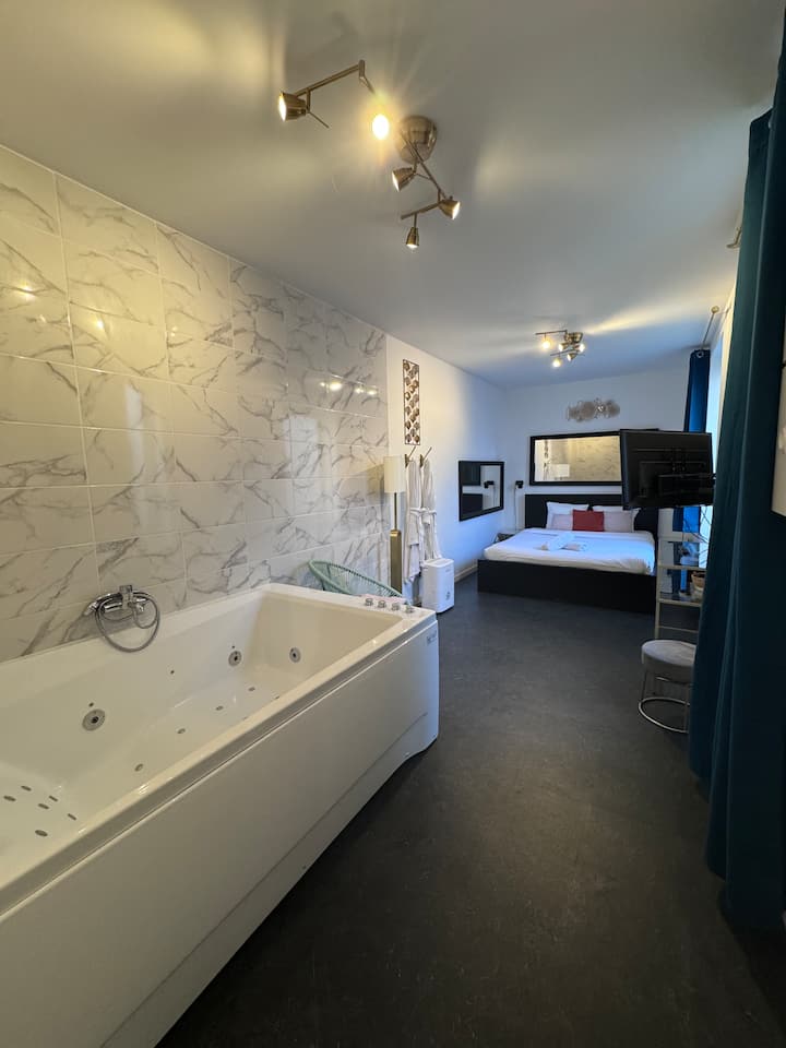 Studio Avec Baignoire Jacuzzi - Mulhouse