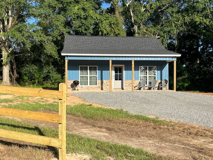 The Blue Cottage On Brownlee-quiet Country Setting - Candy Cane Lane, Calhoun