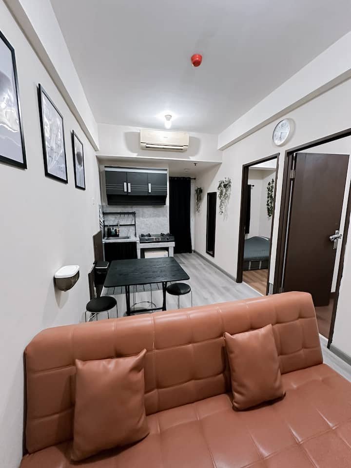 Cozy 2 Bedroom Apartment Jakarta Barat Balkon View - West Jakarta