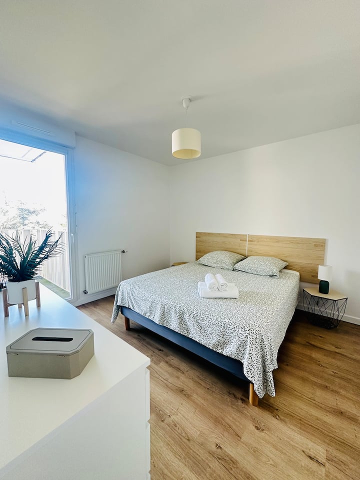 Charmant T2 Avec Parking Privé - Proche Gare - Givors