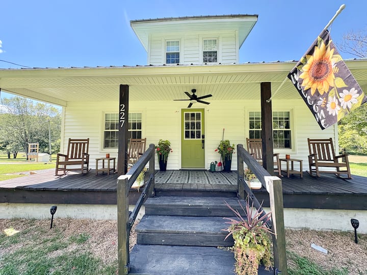Peaceful, Easy Feeling Riverhouse - Galax, VA