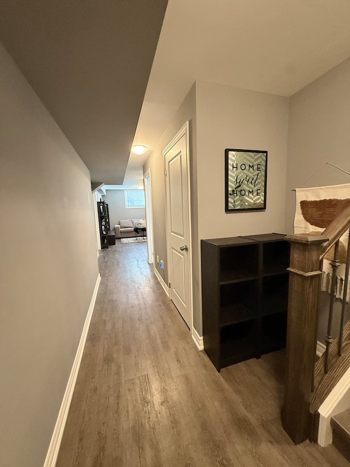 Modern Getaway In Niagara Falls - Niagara Falls