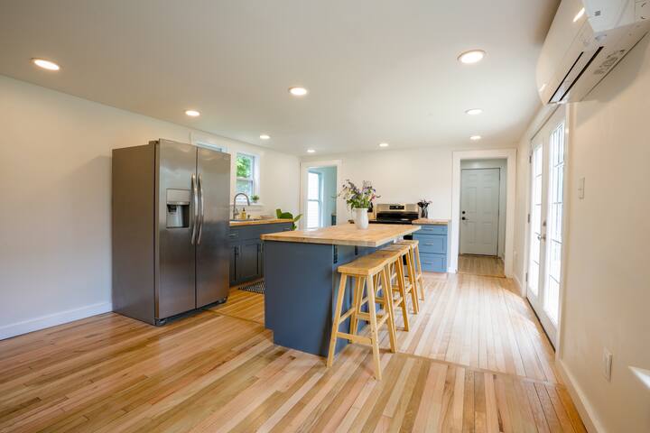 Renovated Bangor Farm House With Large Backyard - 뱅고어
