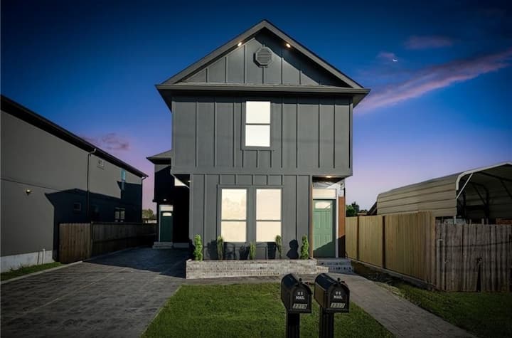 New, Comfy Stay Min To Nola! - Chalmette, LA