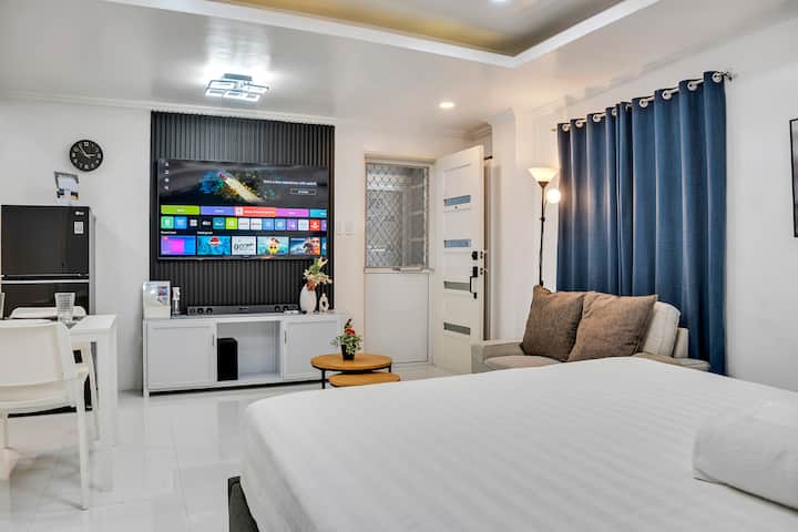 Luxury Condo Near Sm Clark - Angeles