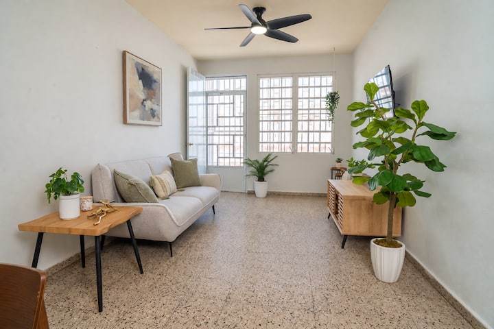 Apartamento A Pasos De La Plaza Con Balcón - Guayama