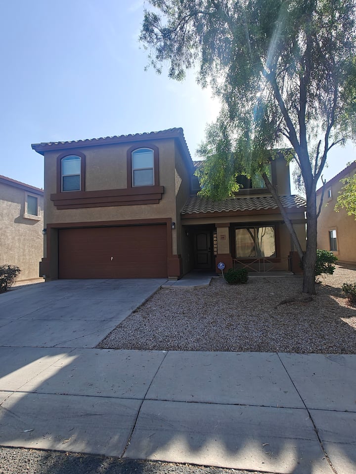 Browny 4 Bedroom Home. - Buckeye, AZ