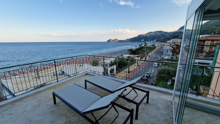 Attico Frontemare A Taormina - Letojanni