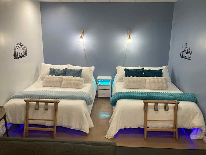 Hinton Mountain House - Hinton, AB, Canada