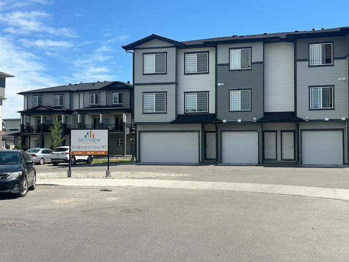 Prv Suite&bath Main Level 10m Airport Free Parking - Calgary