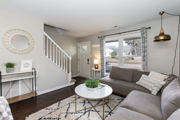 Private, Updated Townhouse In Dt Apex - Apex, NC