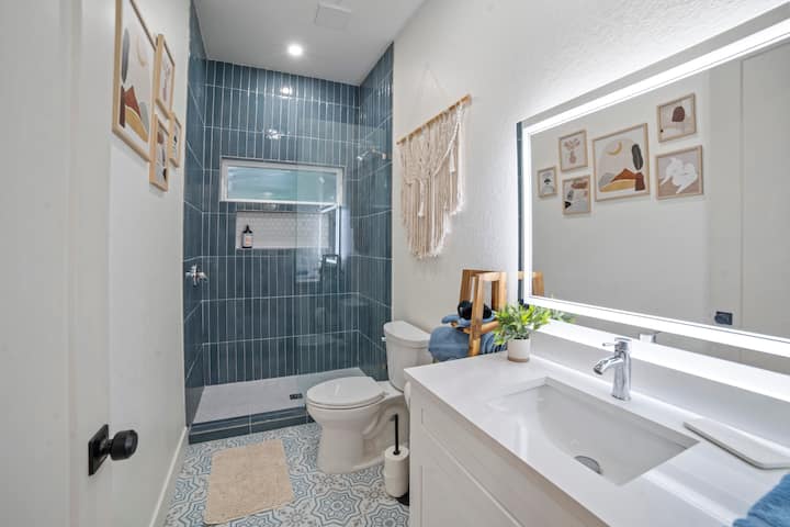 Modern Casita Near Downtown & Base - San Antonio