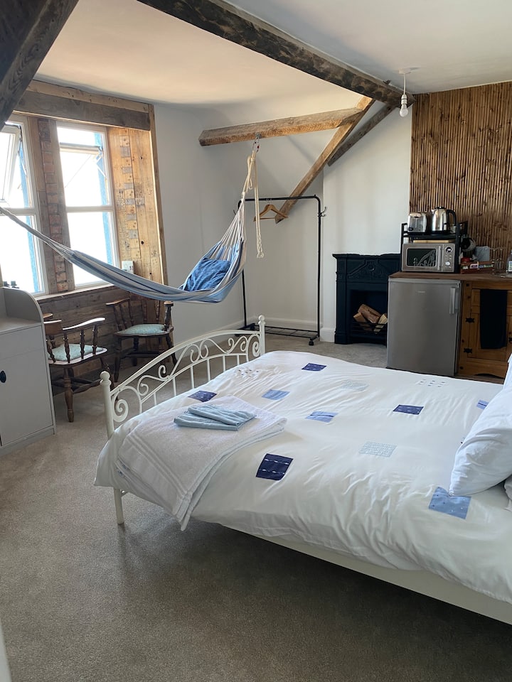Eagles Nest Sea View Room (En-suite, 3rd Floor) - Pwllheli