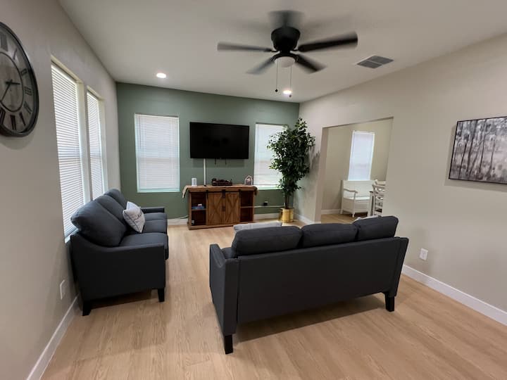 Your Home Away From
Home 2 - Olmos Park, TX